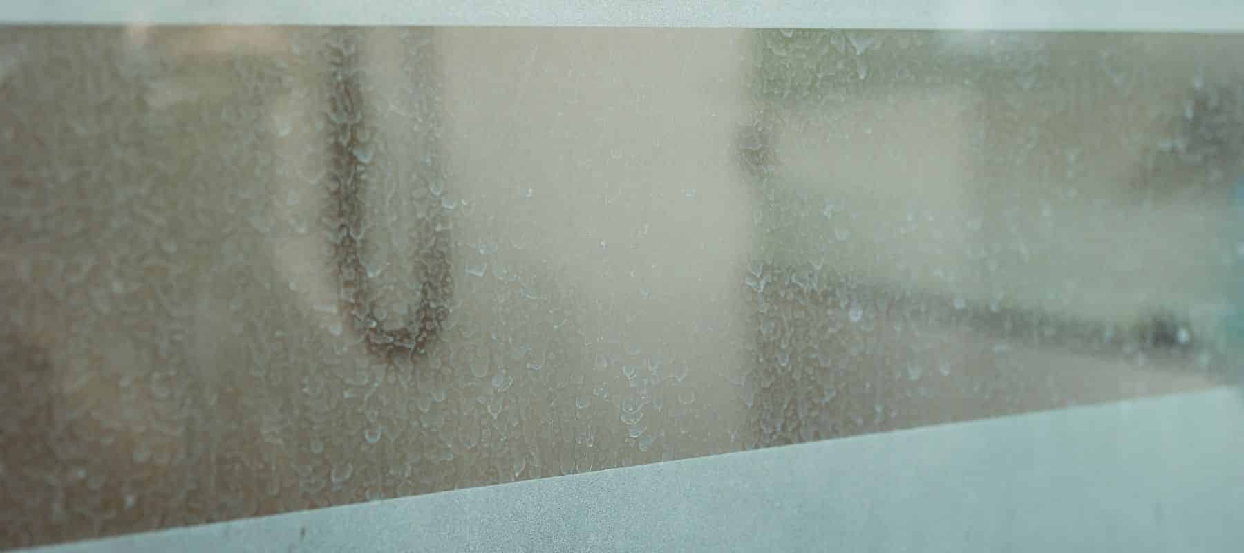 Poor Water Quality Symptoms: Hard Water Stains | Environment Water ...